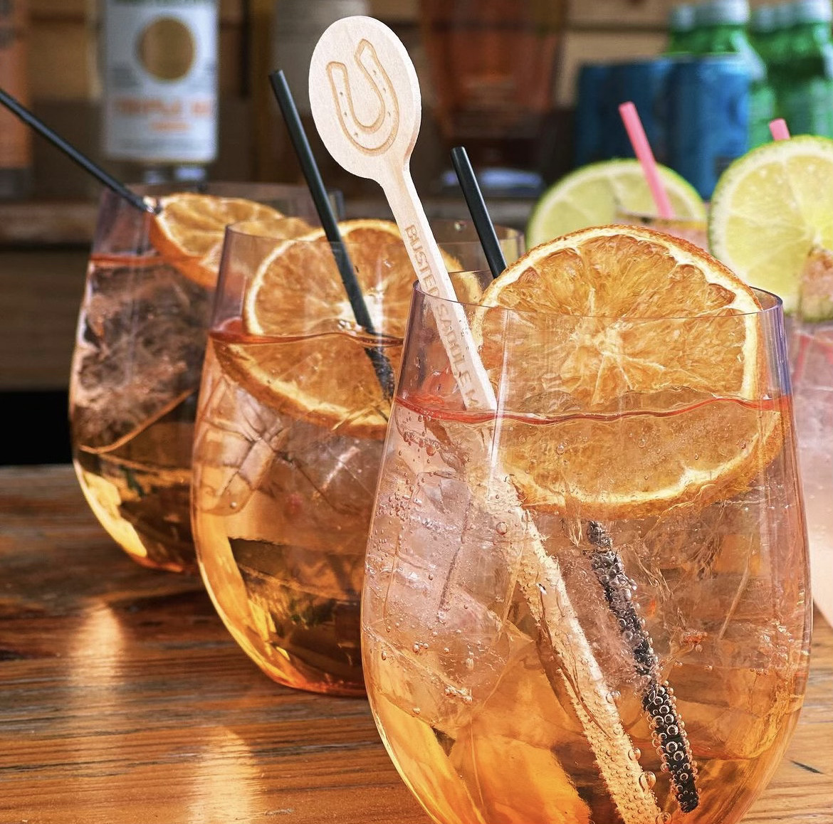 6 Tips To Create Your Personalized Wedding Drink Menu